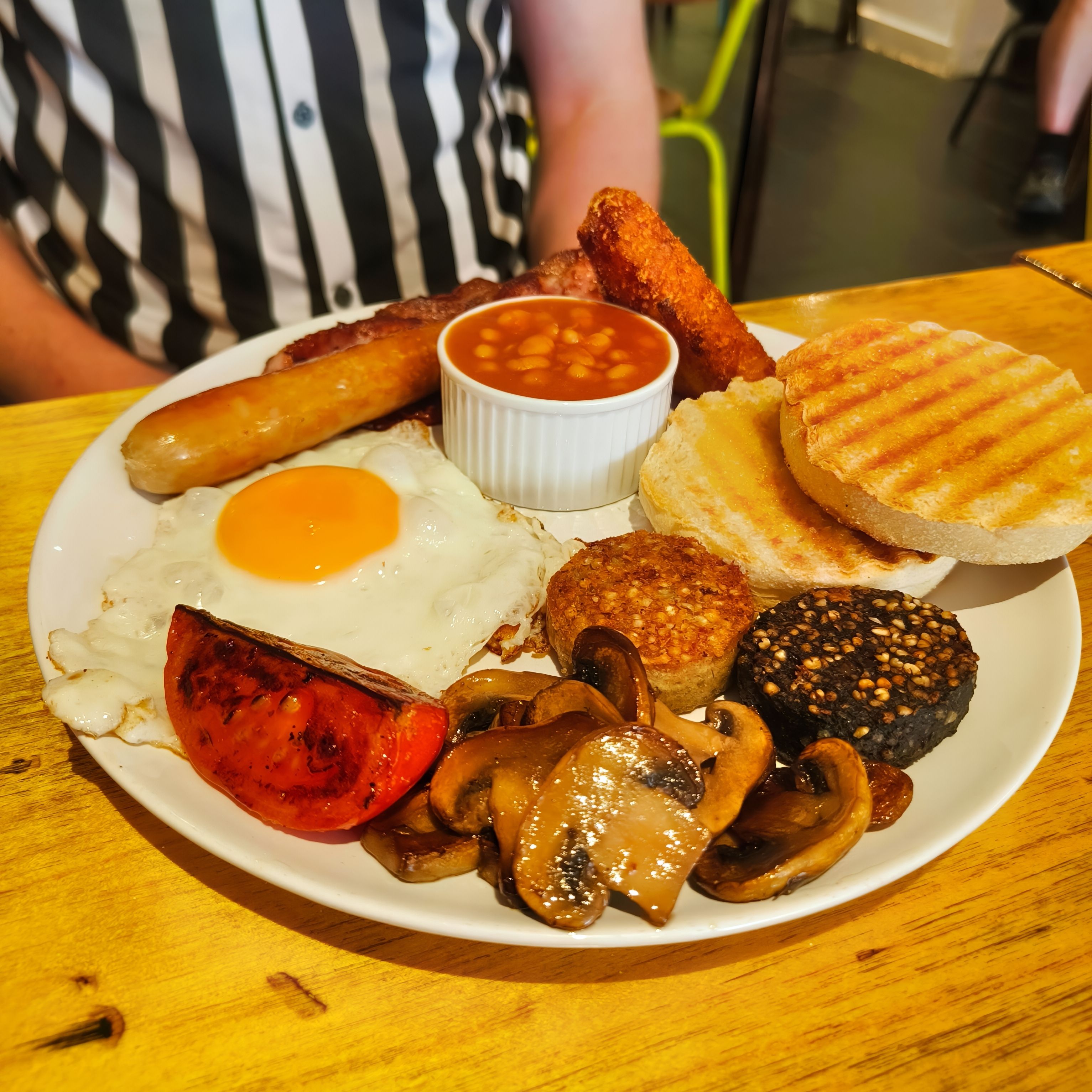 British fry-up bliss at the Greasy Spoon – Eat Drink Amsterdam